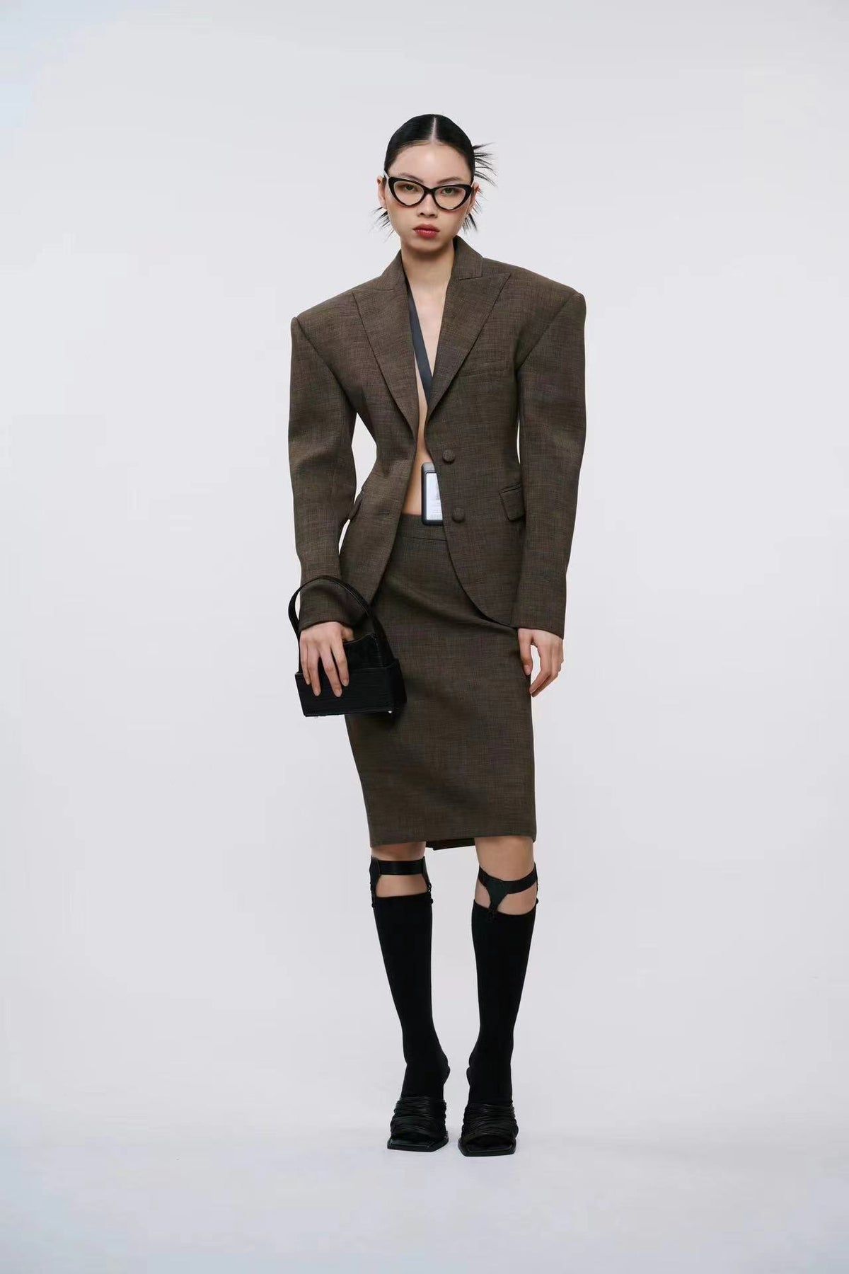 CLASSIC BROAD-SHOULDER BLAZER | Markgong